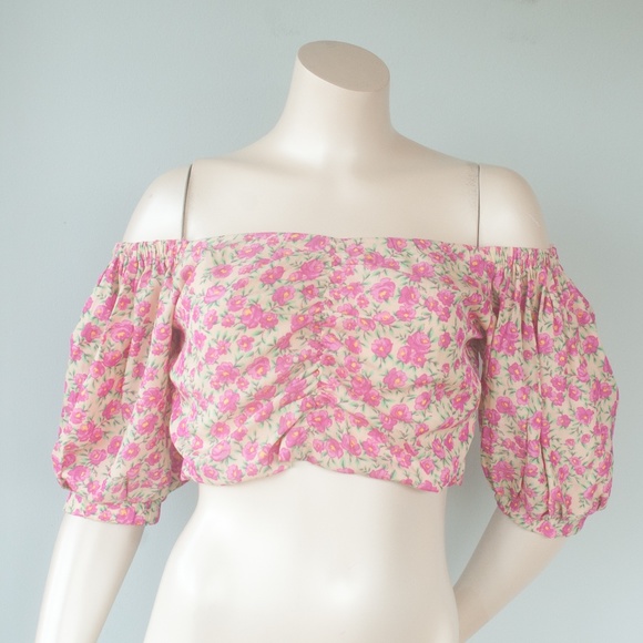 Moon River | Tops | Nwt Moon River Pink Floral Puff Sleeve Crop Top ...
